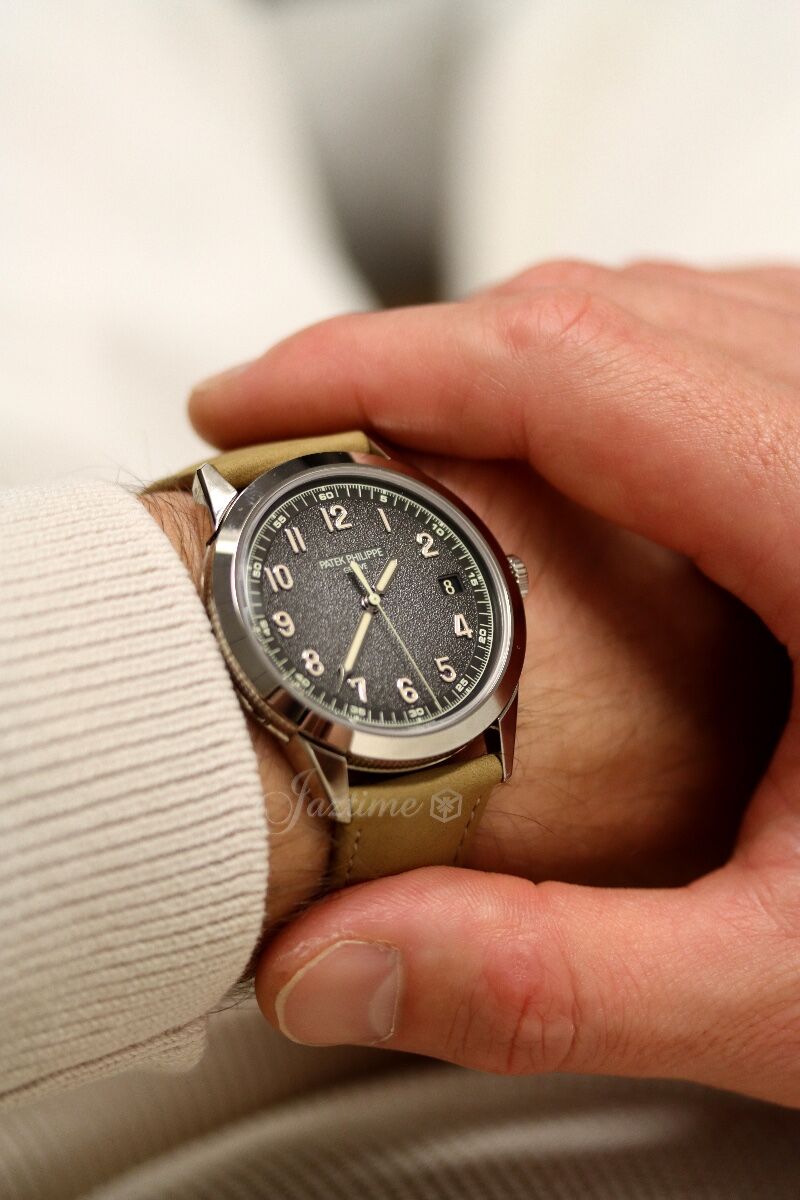 Patek Philippe Calatrava 5226G-001 Review: The Modern Vintage Dress ...